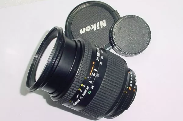Nikon 28-200mm F/3.5-5.6 D AF NIKKOR Macro Auto Focus Zoom Lens - Nikon